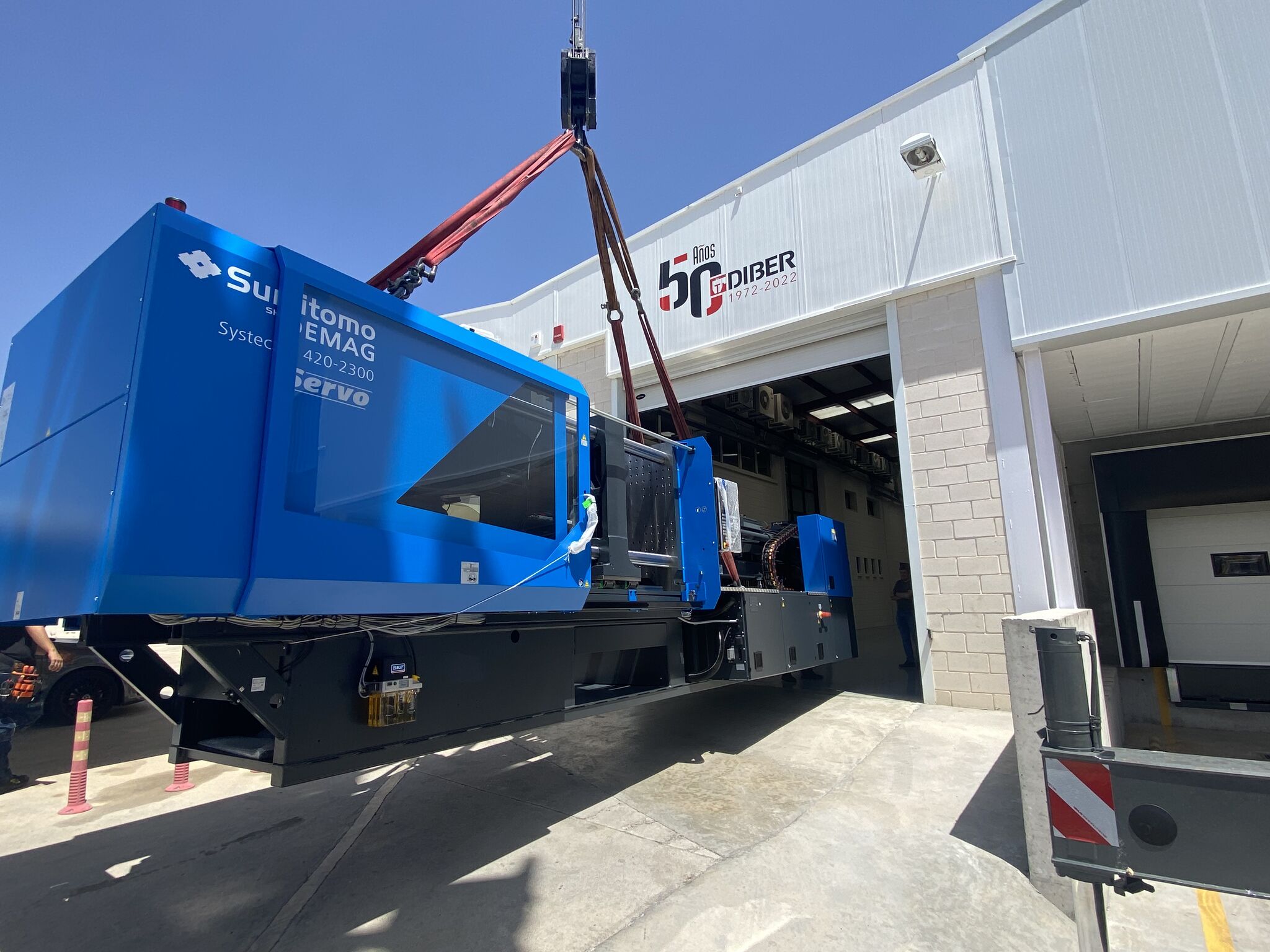 TALLERES DIBER adquiere una inyectora Sumitomo Systec SP 420-2300 – IBIAE